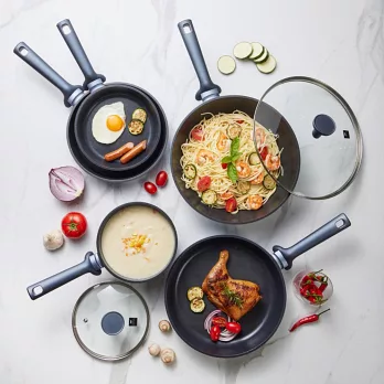 博客來-【美國康寧】Snapware WORLD KITCHEN 藍寶石鑄造不沾平煎鍋20cm 20cm平煎鍋