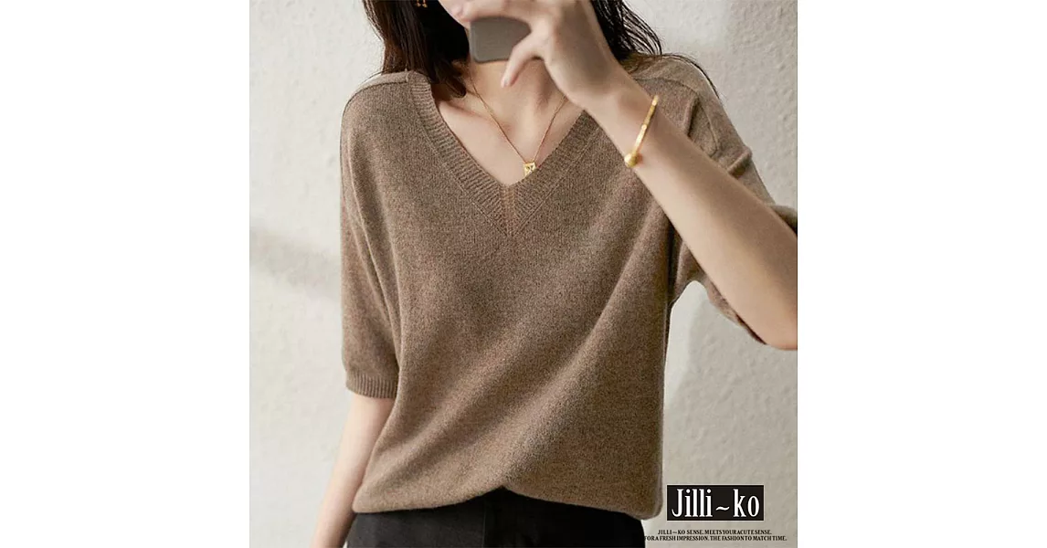 博客來-【Jilli~ko】寬鬆慵懶風上衣V領薄款大碼打底半袖毛衣針織衫 J8731 FREE 咖色