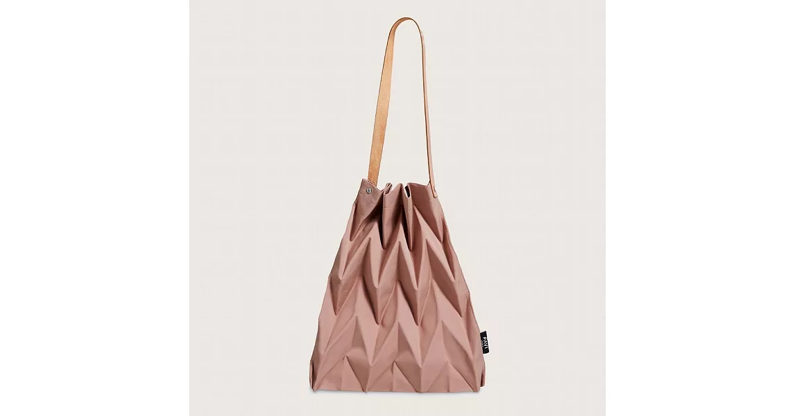 博客來-經典設計｜Pavi studio 泰國新銳設計師.時尚W純色包.簡約設計.大容量.真皮背帶.摺疊肩背包.100%總代理 深裸色