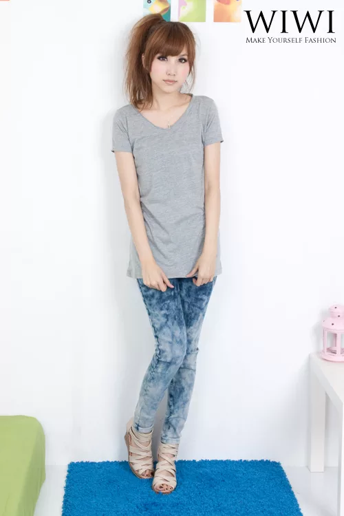 博客來-[WIWI]純色素面基本款舒適休閒長版圓領上衣~灰色