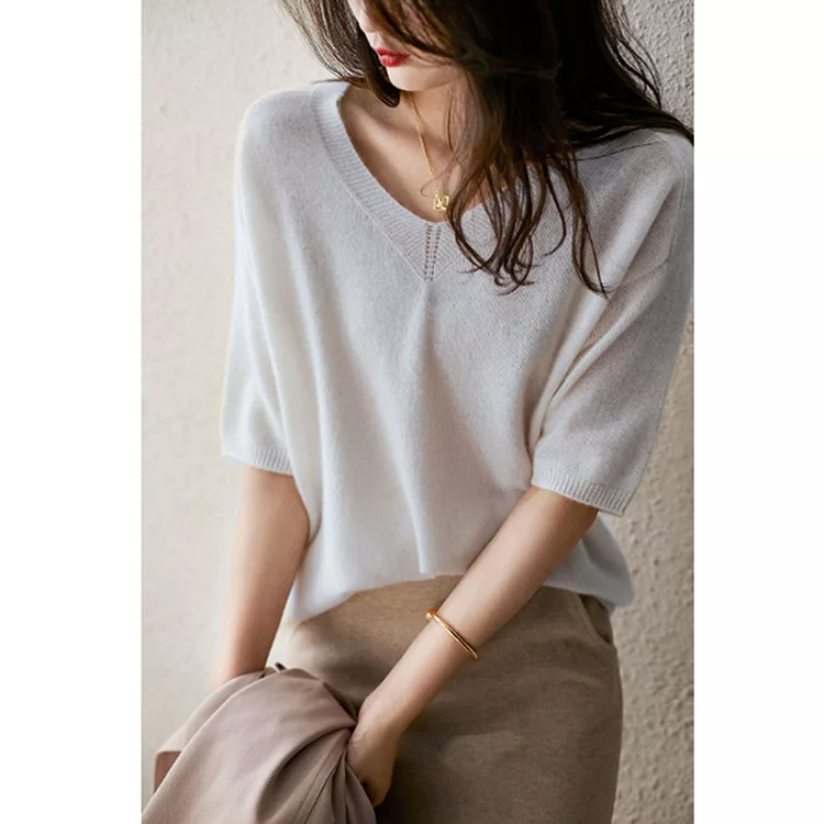 博客來-【Jilli~ko】寬鬆慵懶風上衣V領薄款大碼打底半袖毛衣針織衫 J8731 FREE 咖色